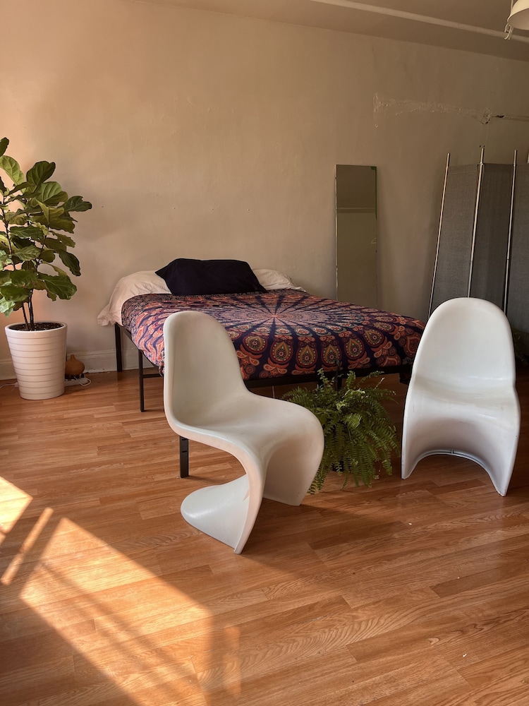 Bright Studio In Hamilton Heights - Fort Lee, NJ