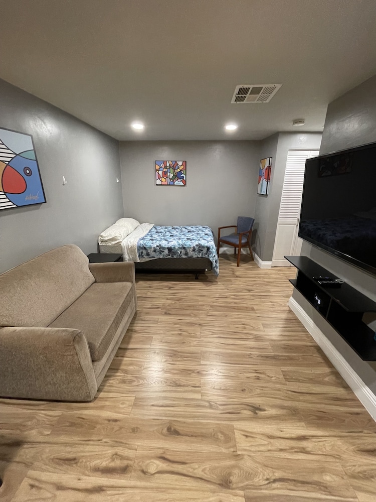 Modern Mid-city Private & Secure - Los Angeles, CA