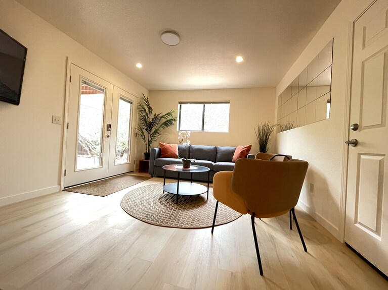 Desert Garden Apartment Surrounded By Sedonas Majestic Red Rock Mountains - Sedona, AZ