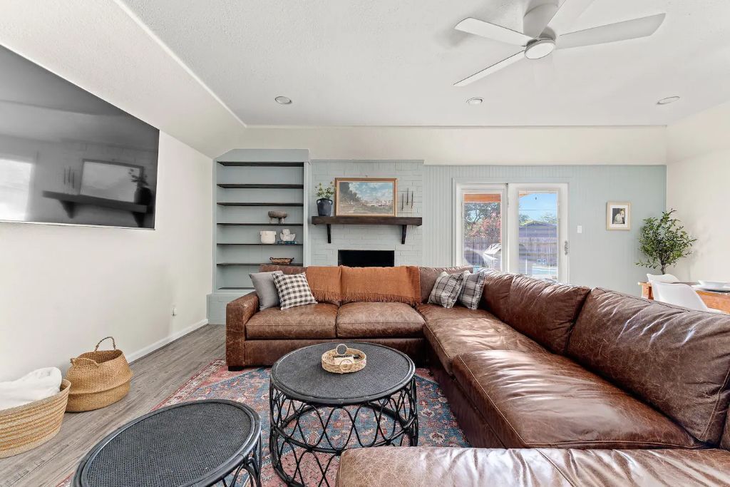 Villa Doro, Pool, Jacuzzi, Retro-arcade & Fire Pit - North Richland Hills, TX