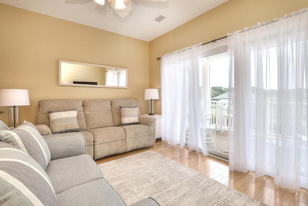 Rock N Reel: Oceanview Condo In Oak Island, Sleeps Up To 9 With Family-friendly Amenities. - Oak Island, NC