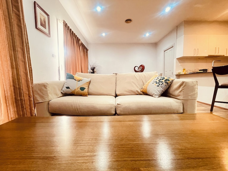 Modern 4 Bedroom Townhouse @Ford With Free Parking And Brilliant Location - Canberra