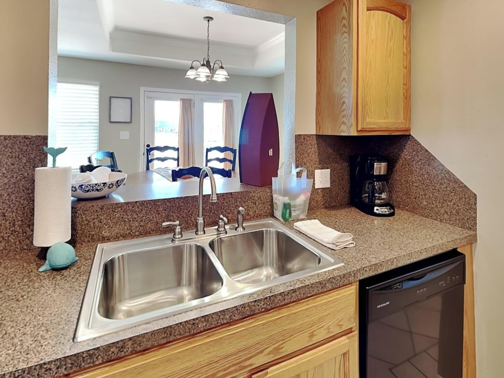 A Fin N Feather | Pet Friendly + Canal Views - Bayside, TX