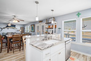 Casa, várias camas, varanda | Cozinha privada | Um frigorífico, um micro-ondas, um forno, uma placa de cozinha