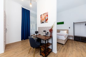 Quarto luxo | Frigobar, cofres nos quartos, escrivaninha, cortinas blackout