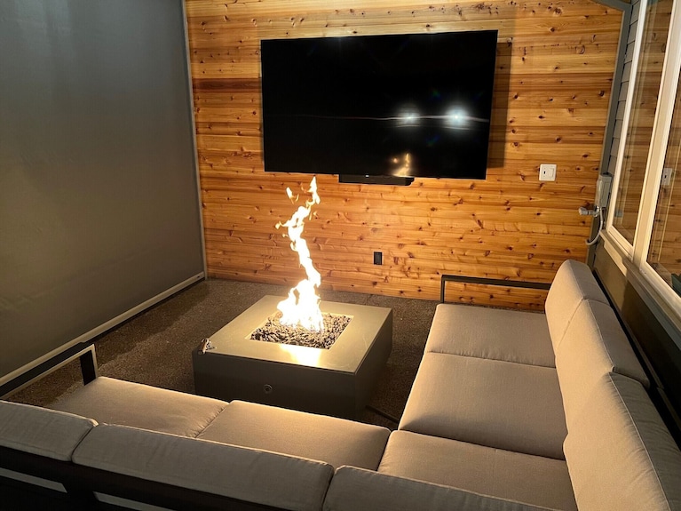 Upscale And Quiet New Home In Lake Oswego With Amazing Patio - Oregon