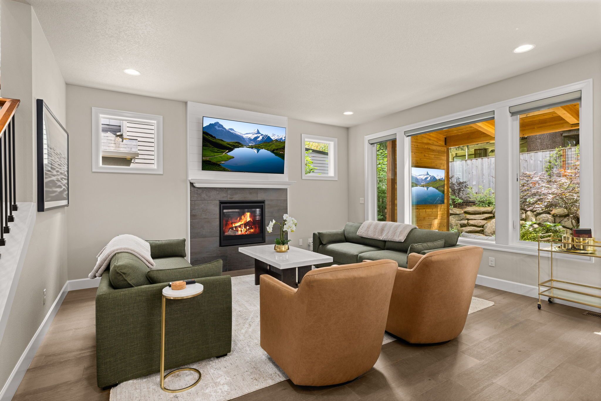 Stylish Lake Oswego Retreat - All New High End Furnishings And Amazing Patio - Oregon City, OR
