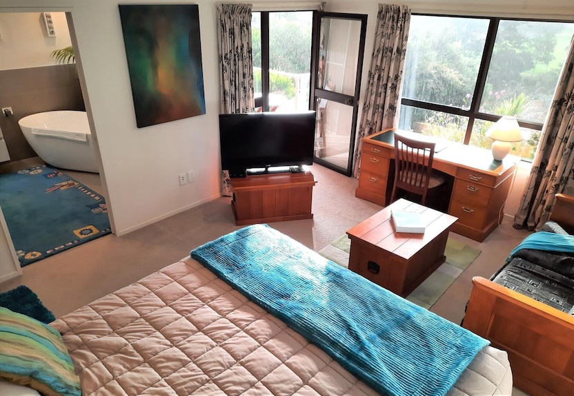 Stunning River Views With Convenient Mini-kitchenette - Bay Of Islands