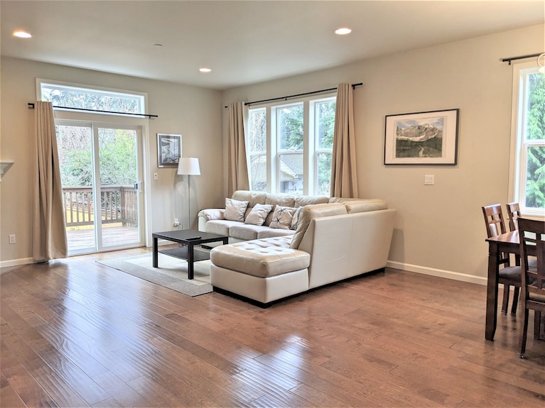 Comfort And Quiet 7 Bedroom Home - Bellevue, WA