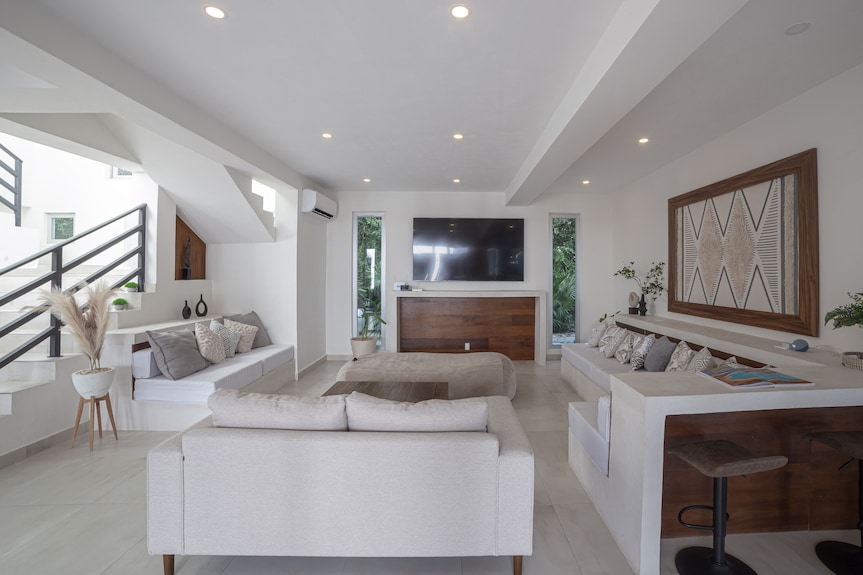 Villa Hurakán - Largest #1 Booked Mansion, Indoor Pool, Gym, Chef, Walk To Beach - Tulum