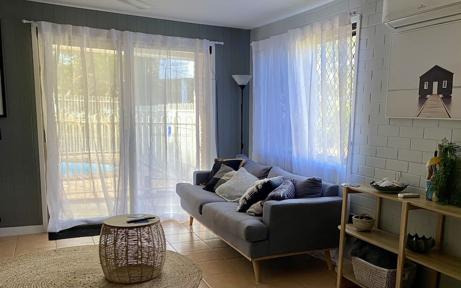 Beachfront On The Esplanade - Bay Views - Spacious Ground Floor Unlimitedwifi - Hervey Bay