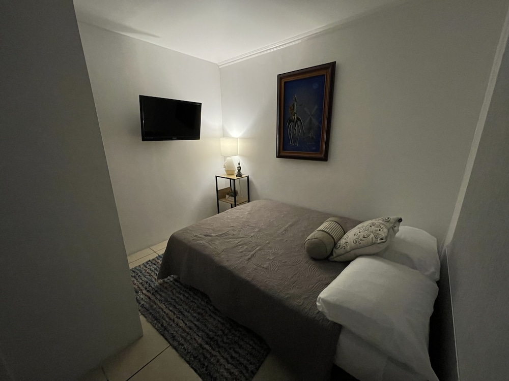 Elegante Casa De 4 Habitaciones A Solo 15 Minutos Del Corazón De La Ciudad - San José