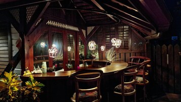 Bar junto à piscina