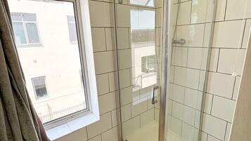 Quarto Duplo Deluxe, casa de banho anexa | Casa de banho