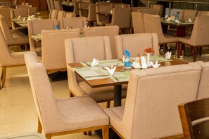 3 restaurantes, pequenos-almoços servidos, cozinha eritreia 