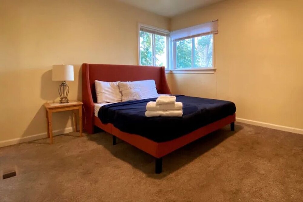 Comfortable Spacious Home 5bd/3bth Near Hospitals! - Aurora, CO