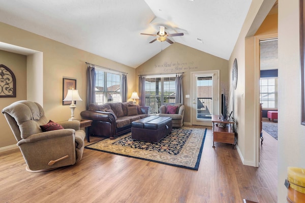 The Hogue Penthouse Unwind And Relax - Table Rock Lake