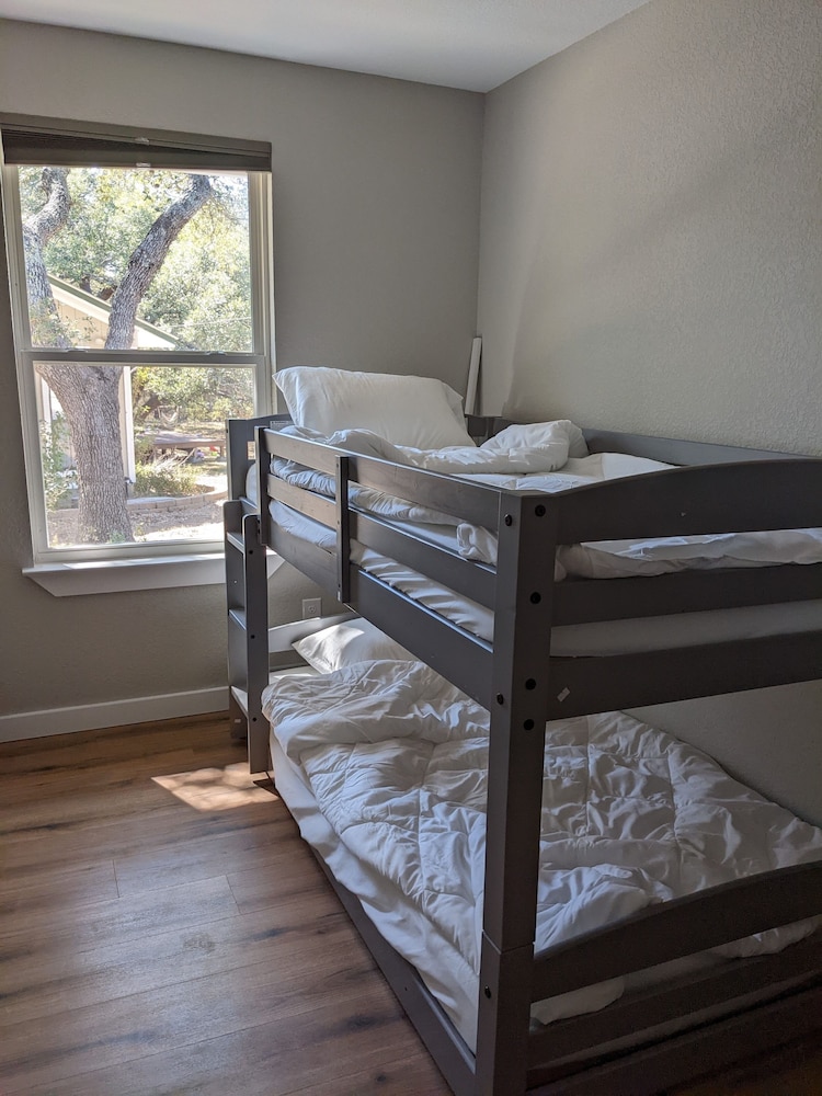 Relaxing Cottage With 3-bedrooms On 4-acres - Wimberley, TX