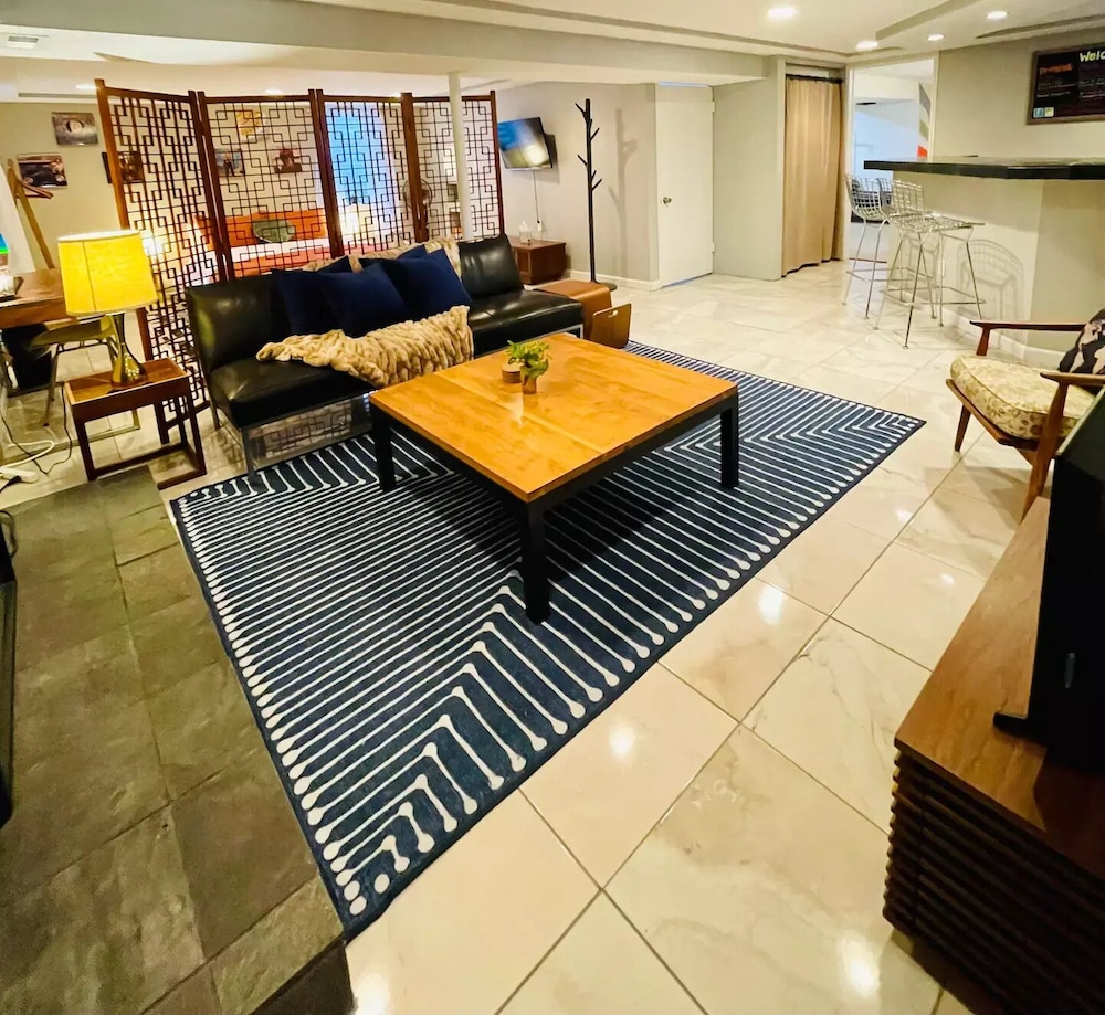 Mid-century Apple Blossom Suite! - Westminster, CO