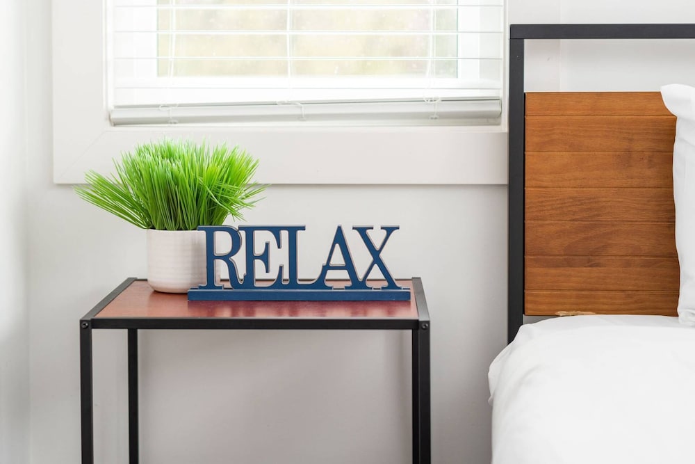 V831 ~ East Nashville Charm ~ 11 Beds ~ 4 Miles To Downtown And Broadway ~ Wifi ~ Garage Parking - Nashville, TN