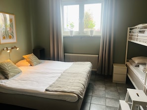 Quarto Quádruplo Familiar | Cortinas/cortinados opacos, quartos insonorizados, Wi-fi grátis 
