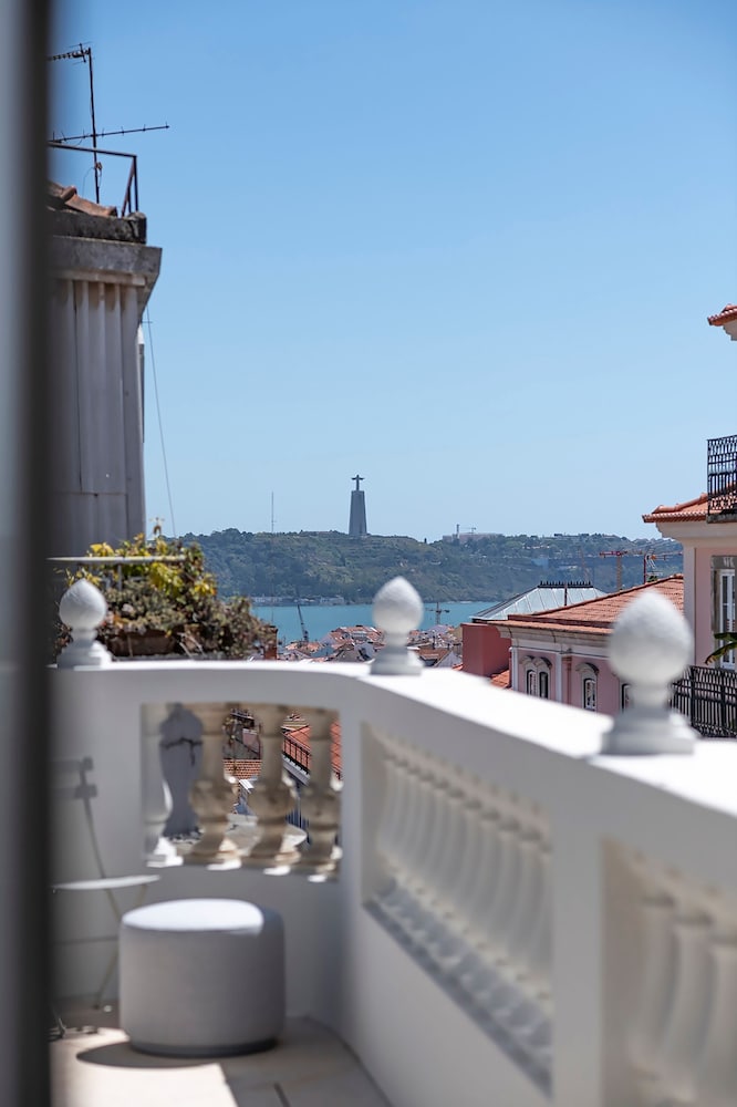 Montecarmo 12 - Design Boutique Hotel - Lisboa