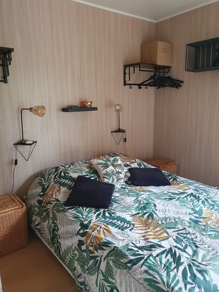 Comfortable Wooden Bungalow Among The Trees - Longeville-sur-Mer