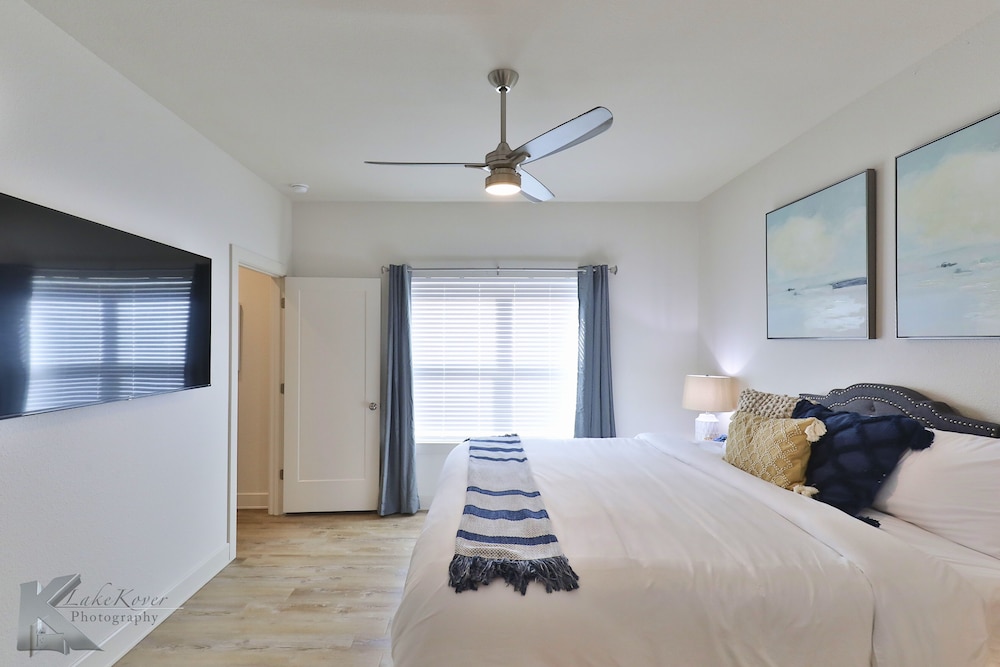 King Bed - Country Modern Farmhouse Abilene - Sleeps 18 Close To Dyess Afb - アビリーン, TX