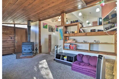 Little Yellow Cabin: King Bed, Cute, & Walkable! - Lyons, CO
