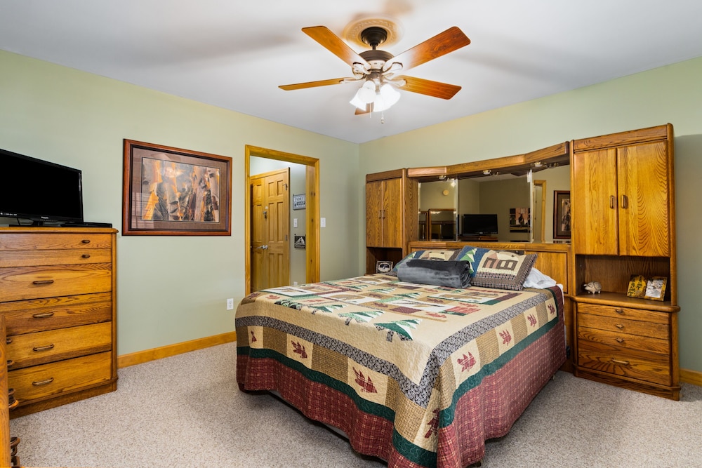 2 Master Suites - Clean - Cozy - Wifi - Elk - Covered Porch - Ezaccess - 5 Stars - Maggie Valley, NC