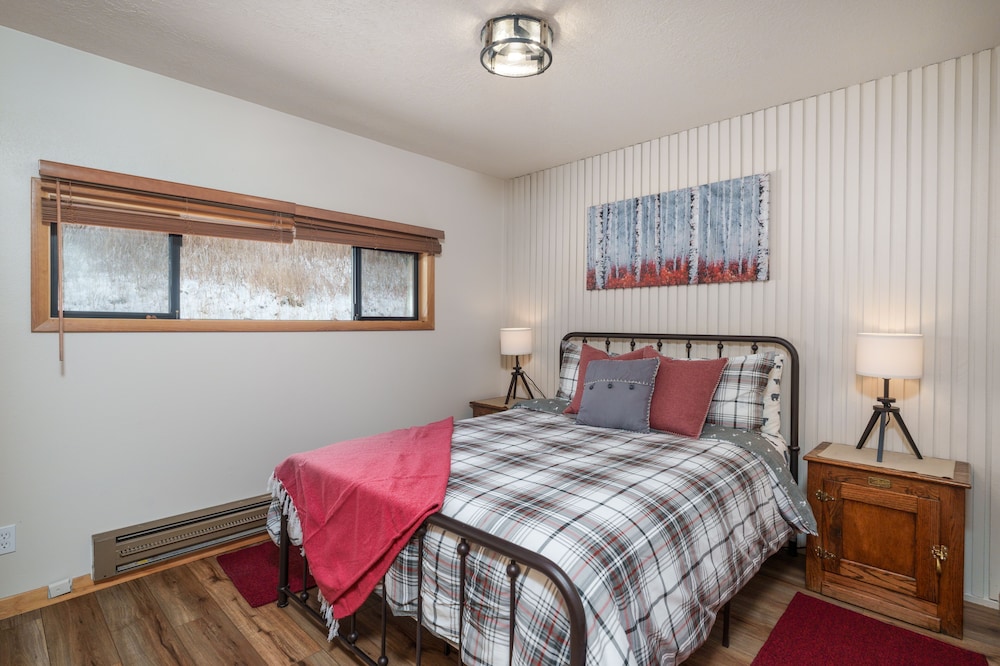 Cozy 2-bed Mountain Condo With Stunning Views & Private Patio - Brian Head