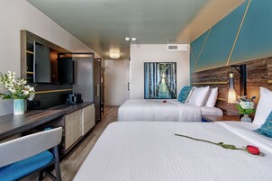 Quarto premium, 2 camas de casal, para não fumantes | Camas com colchões pillow-top, cofres nos quartos, escrivaninha