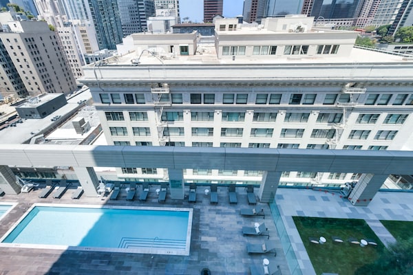 Dtla Contemporary And Timeless\/w Skyscraper Views - Chinatown - Los Angeles