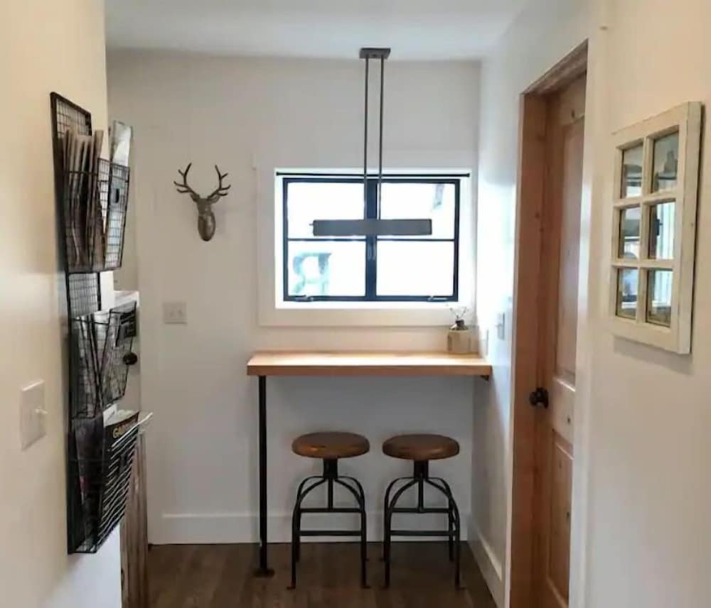 Unit A North Entrance Gardiner Restyled Motel Room - Yellowstone National Park