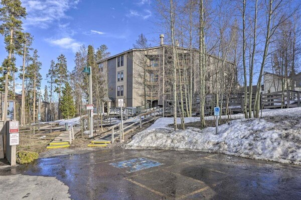 New On Vrbo - The Mountain Getaway @ Treehouse W\/ Hot Tub! - Silverthorne, CO