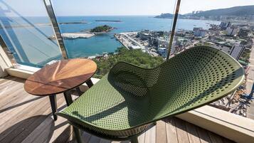 Quarto premium, terraço, vista para o oceano (Hinoki) | Terraço/pátio