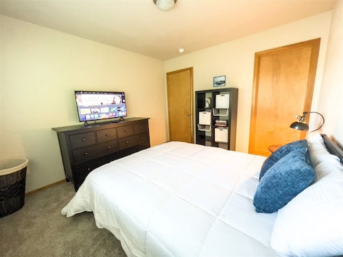 Three Peaks Retreat - 3 Bedroom 2.5 Bathroom Townhouse - Sisters, OR