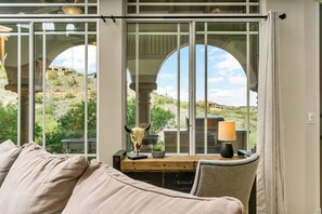 Villa, várias camas | Sala