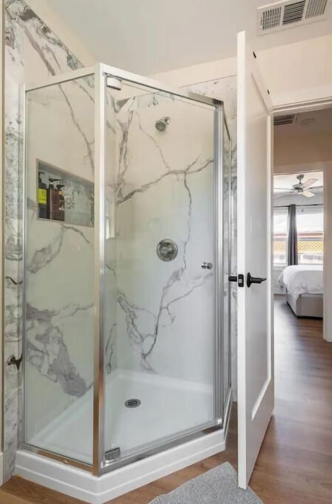 1 Bedroom Home With Home Office - San Carlos, CA