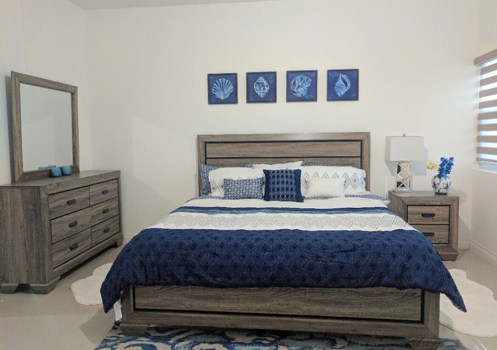 Harloe's Luxury Condominium - Kingston
