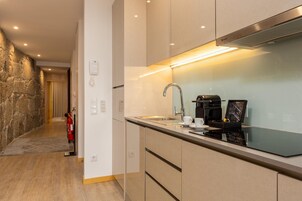 Apartamento | Cozinha privada | Um frigorífico, um micro-ondas, uma cafeteira/bule 