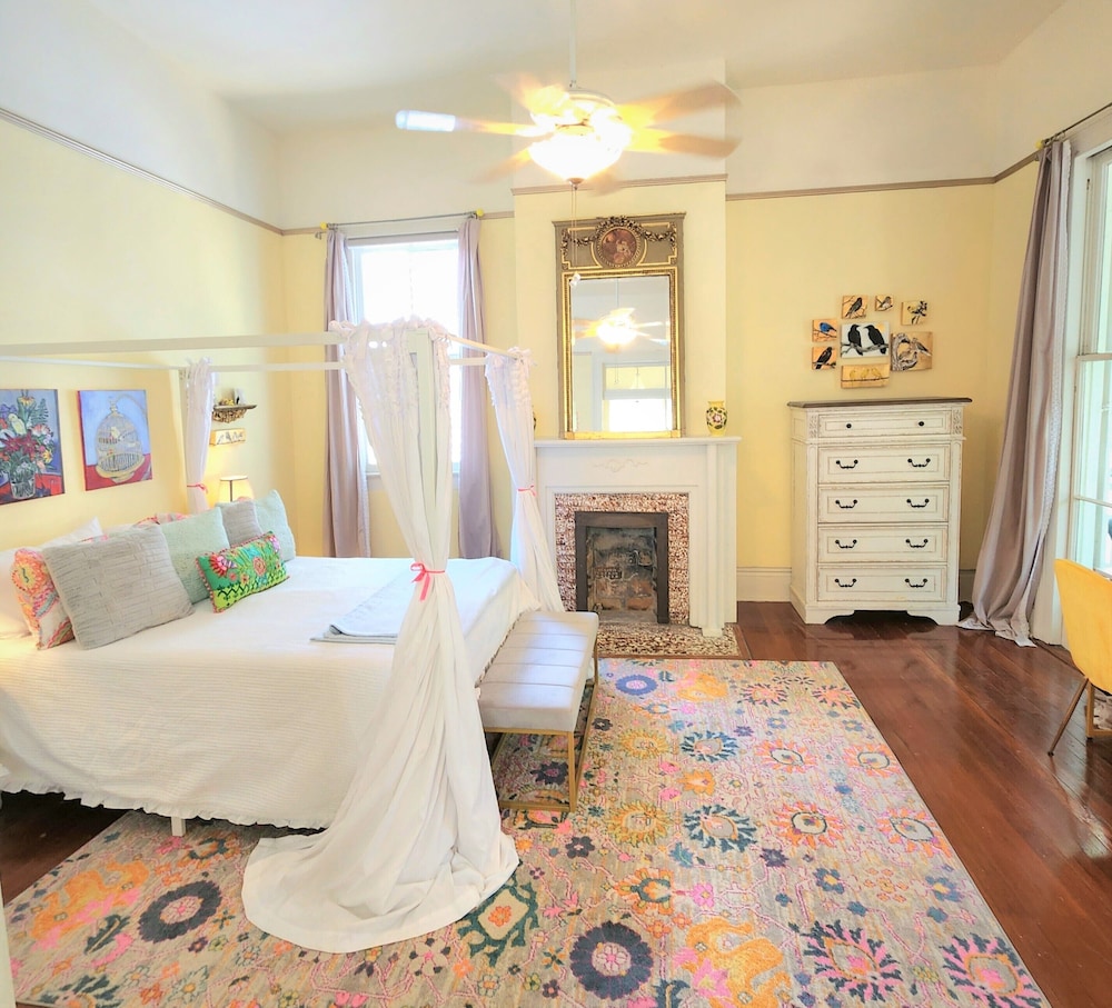 Treetops: New Orleans Balcony Condo in Historic Mansion - New Orleans ...