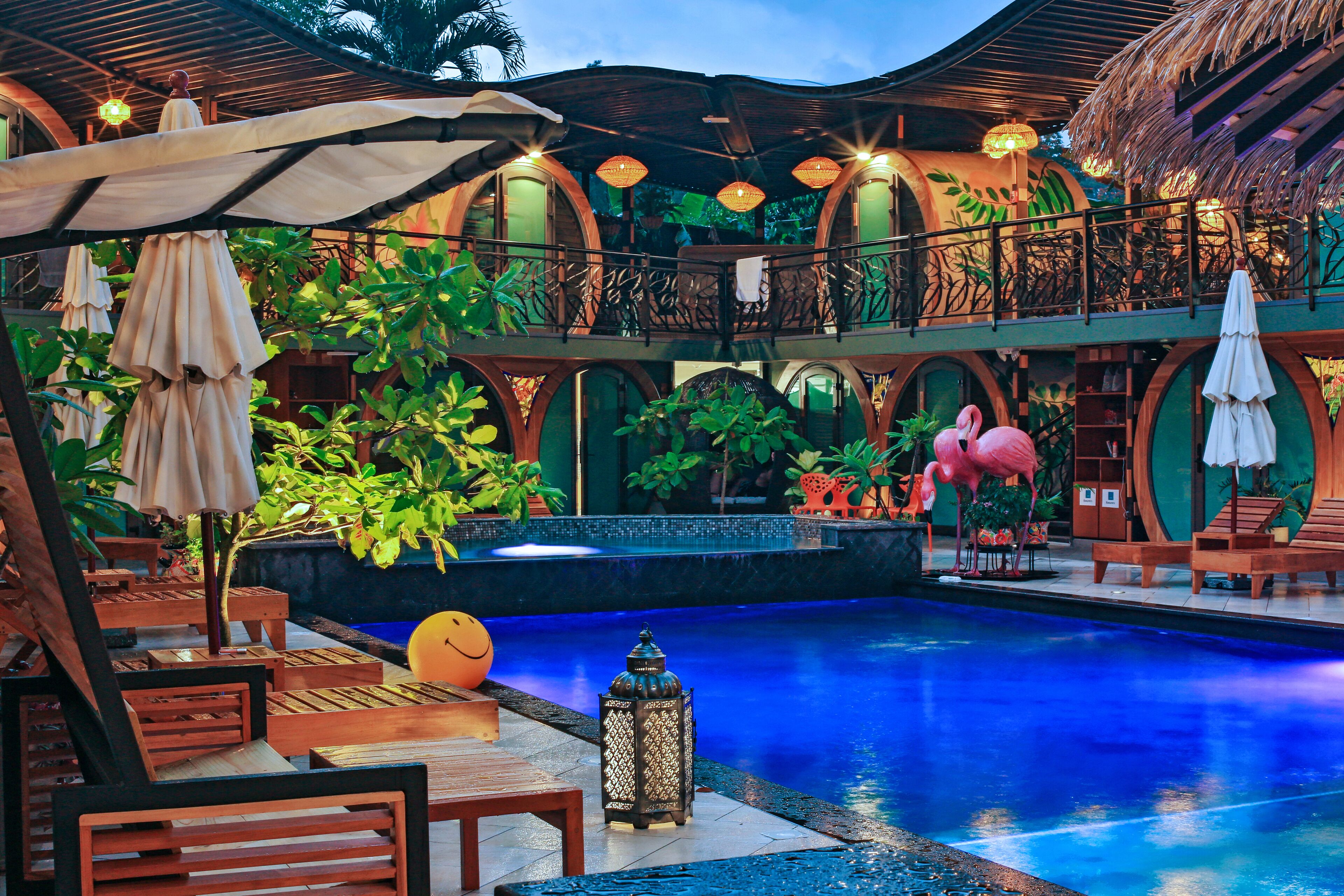 2 piscinas exteriores, da(s) 8:00 à(s) 22:00, guarda-sóis 