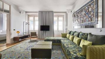 Apartamento | Sala de estar | Smart TV de 42 polegadas com canais por cabo, televisor