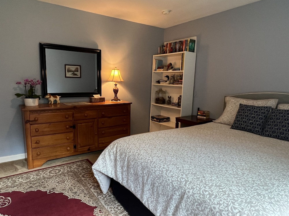 Fernwood Guesthouse Garden Room, 1 Of 2, Near Dreams Park And Arnold Lake - Cooperstown, NY