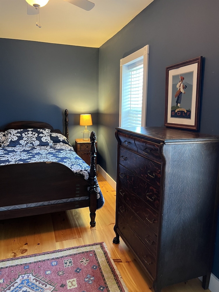 Moonlight Graham - Doc -1 of 2 neighboring 3 bdrm homes w/ shared pool ...