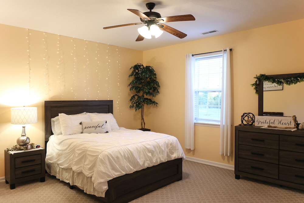 Maple Lawn | 2 Bed, 1.5 Bath - Indiana