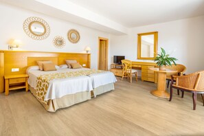 Secretária, cortinas/cortinados opacos, Wi-fi grátis 