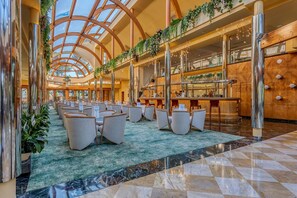 Pequeno-almoço tipo buffet diário (15 EUR por pessoa) 