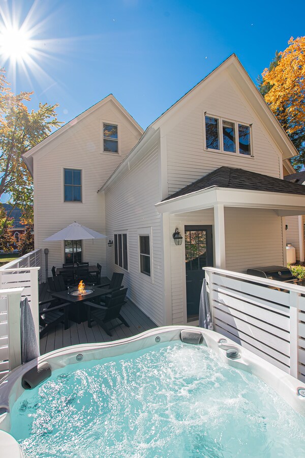 Newly Designed By Homme Girls! Okemo, Hot Tub, Mtn View, Ski Shuttle - Ludlow, VT